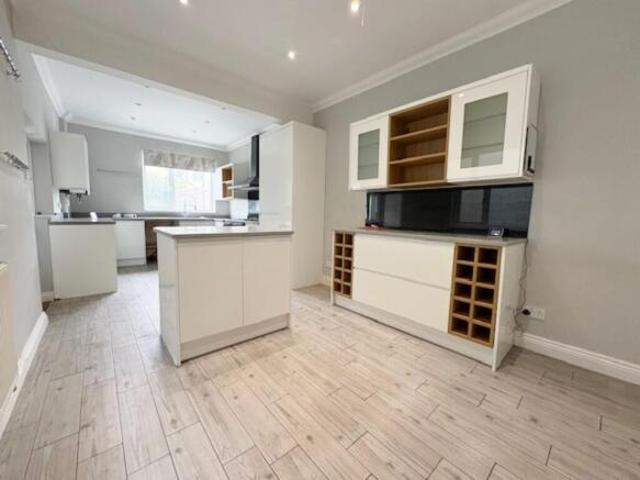3 bedroom terraced house for rent in Shearer Road, Fratton, PO1