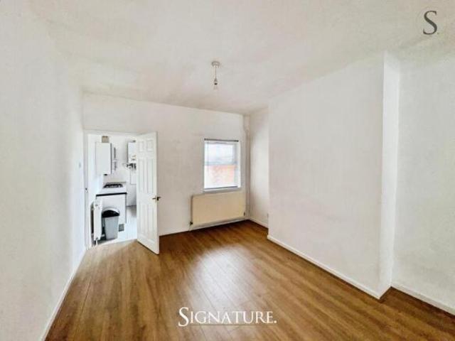 3 bedroom terraced house for rent in Sheffield Street, Leicester, LE3