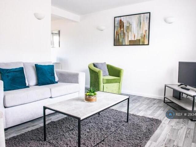 3 bedroom terraced house for rent in Shepherds Road, Winchester, SO23