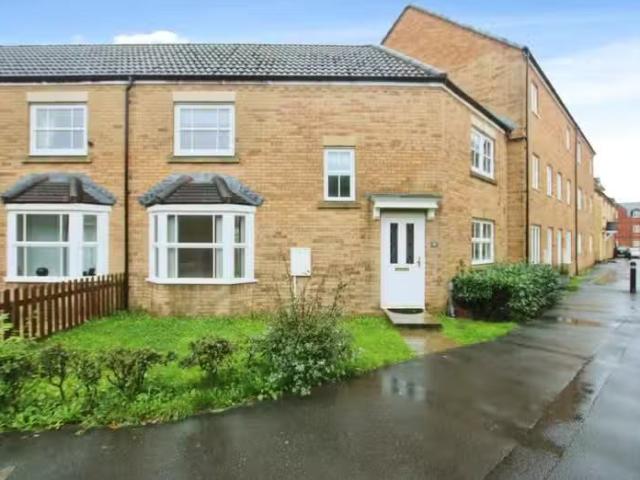 3 bedroom terraced house for rent in Shepherds Walk Bradley.