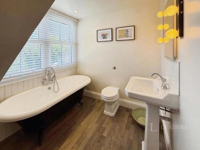 3 bedroom terraced house for rent in Shipbourne Road, Tonbridge, Kent, TN10