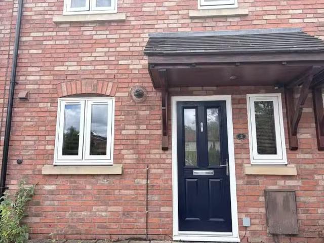 3 bedroom terraced house for rent in Shottery Road, Stratford.