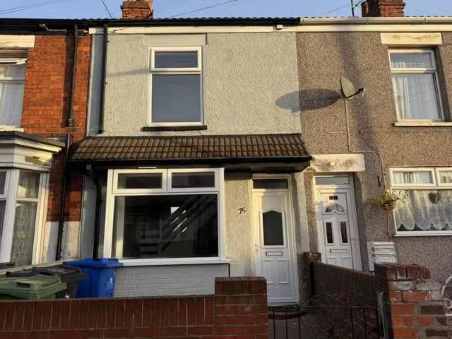 3 bedroom terraced house for rent in Sixhills Street, Grimsby.