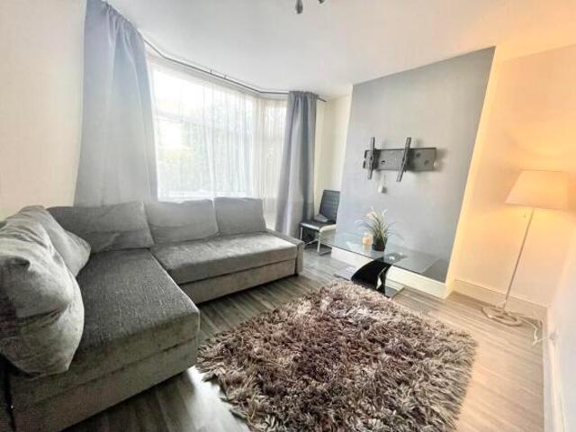 3 bedroom terraced house for rent in Siddeley Avenue, Coventry, CV3