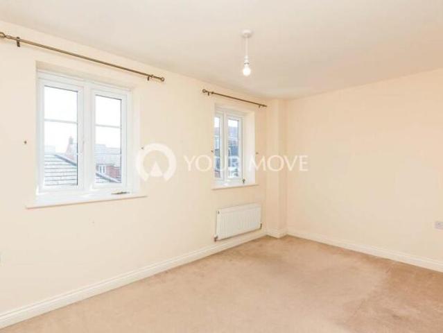 3 bedroom terraced house for rent in Sinclair Drive, Basingstoke, Hampshire, RG21