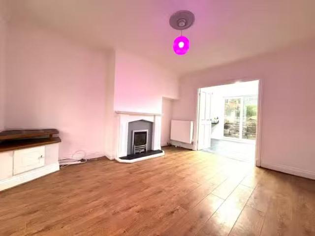 3 bedroom terraced house for rent in Sir Hiltons Road, Northfi.