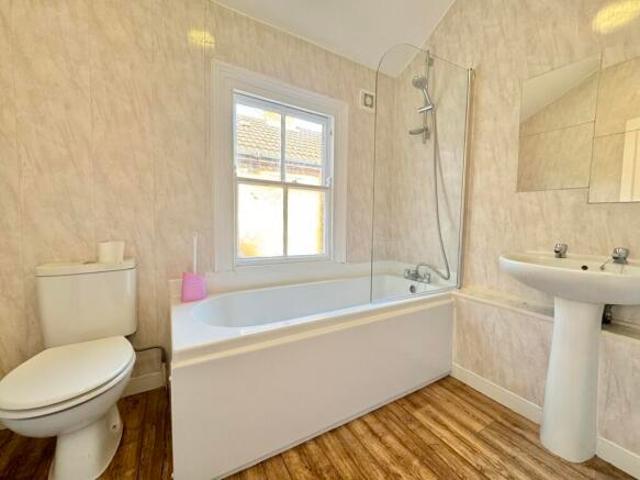 3 bedroom terraced house for rent in Sir Johns Road, Selly Park, Birmingham, B29