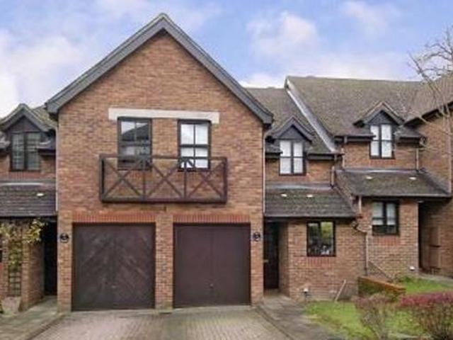 3 bedroom terraced house for rent in Sirl Cottages Sunninghill SL5
