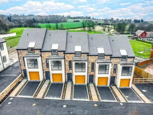 3 bedroom terraced house for rent in Spen Lane, Gomersal, Clec.