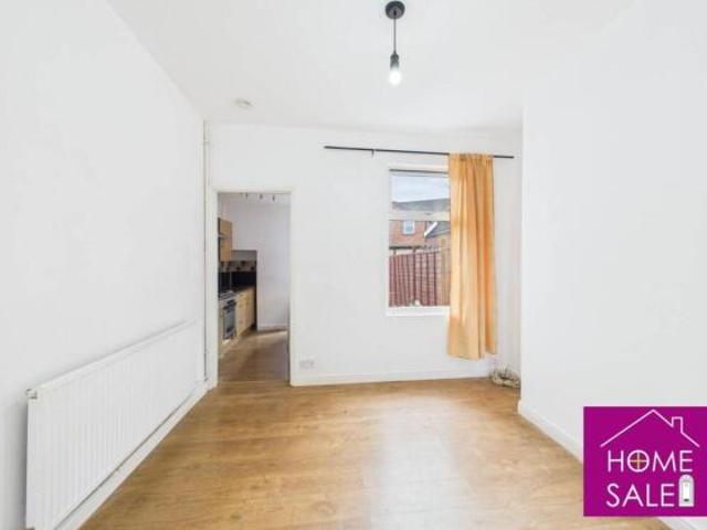 3 bedroom terraced house for rent in Spencer Street, Northampton, NN5