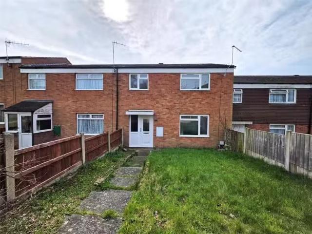 3 bedroom terraced house for rent in Spenser Walk, Catshill, B.