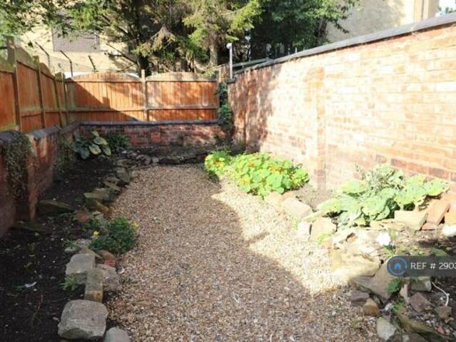 3 bedroom terraced house for rent in Spring Gardens, Northampton, NN1