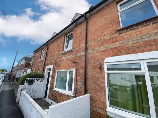 3 bedroom terraced house for rent in Spring Road, Bournemouth.