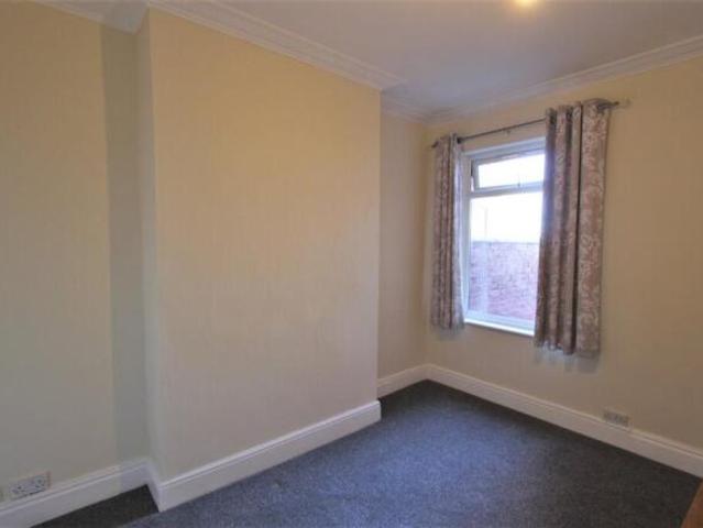 3 bedroom terraced house for rent in Springwell Lane, Doncaster, DN4