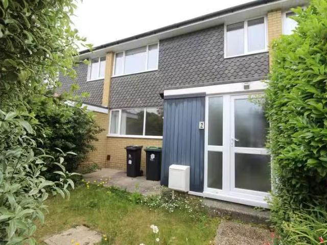 3 bedroom terraced house for rent in St Georges Close, Highcli.