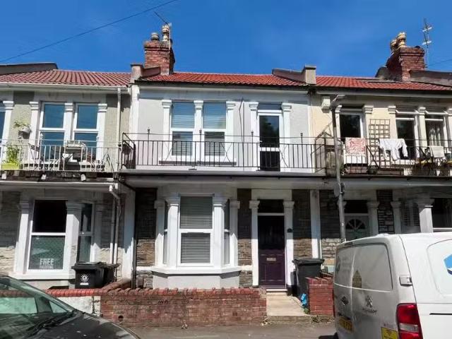 3 bedroom terraced house for rent in St Georges Park, Lyndale.