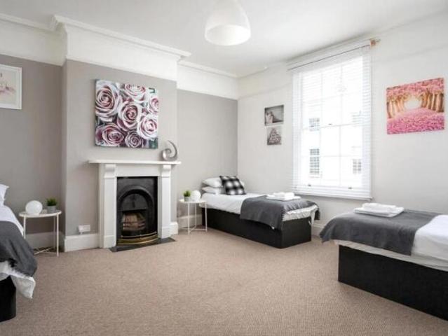 3 bedroom terraced house for rent in St. Georges Place, Cheltenham, GL50