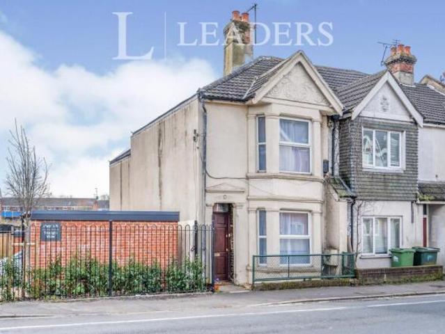 3 bedroom terraced house for rent in St. Denys Road, SO17