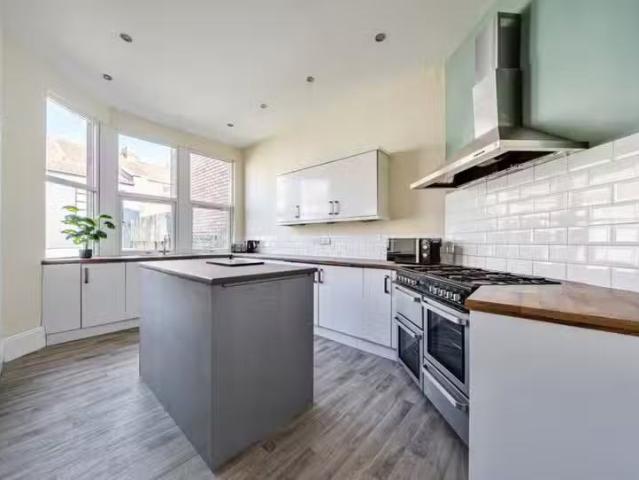 3 bedroom terraced house for rent in St. Johns Lane, Bristol.