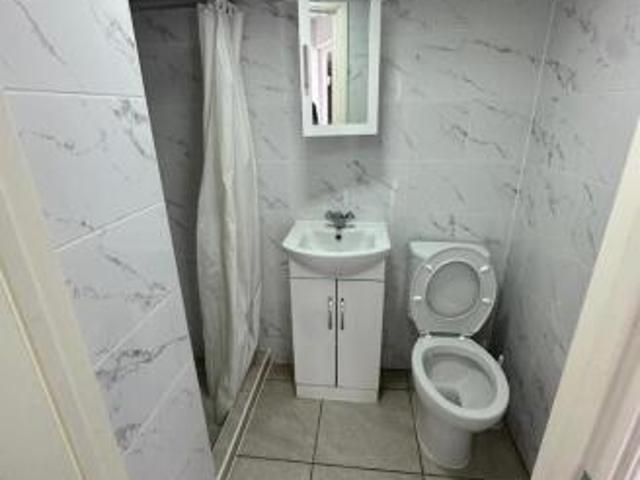 3 bedroom terraced house for rent in St Johns Road, LS3