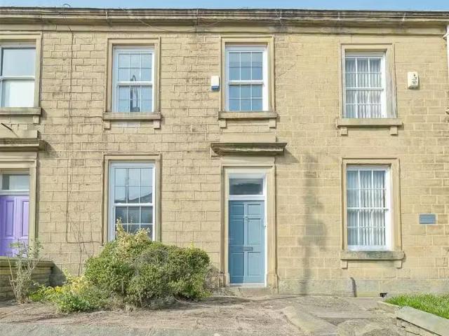 3 bedroom terraced house for rent in St James Street, Accringt.
