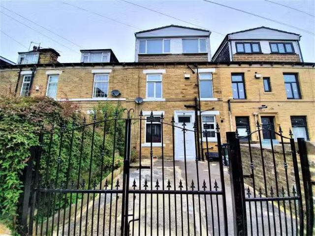 3 bedroom terraced house for rent in St Margarets Place, Bradf.