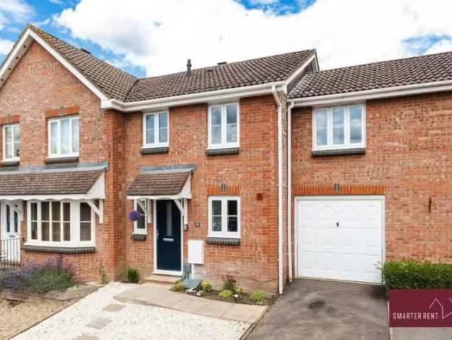 3 bedroom terraced house for rent in St Marys Way, Guildford.