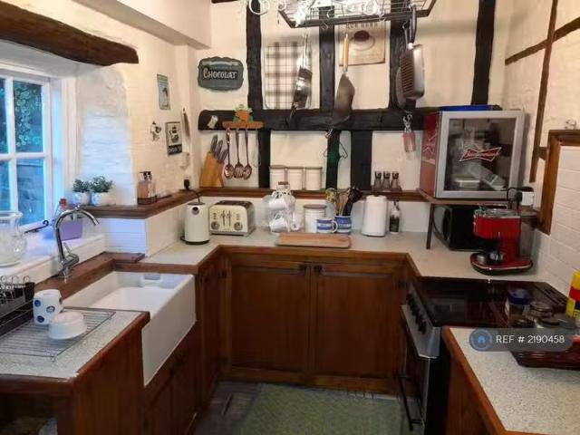 3 bedroom terraced house for rent in St. Peters Street, Sandwi.