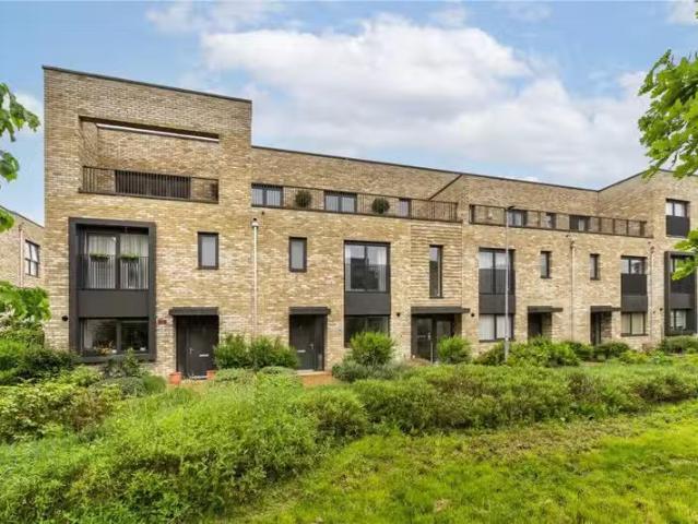 3 bedroom terraced house for rent in Stacey Road, Trumpington.