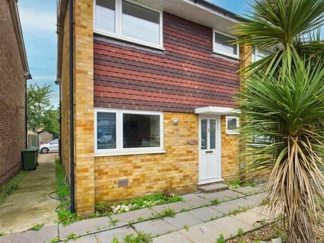 3 bedroom terraced house for rent in Staines Road West Ashford Surrey TW15