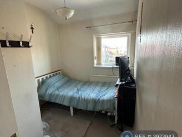 3 bedroom terraced house for rent in Stanley Green West, Berkshire, SL3