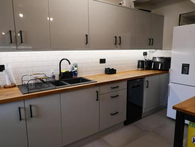 3 bedroom terraced house for rent in Stanton Avenue, Northampton, NN3
