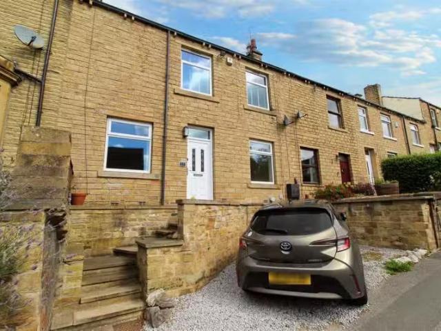3 bedroom terraced house for rent in Station Road, Fenay Bridg.