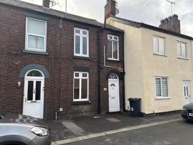 3 bedroom terraced house for rent in Station Road, Greenfield.