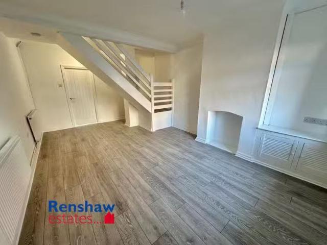 3 bedroom terraced house for rent in Station Road, Ilkeston, D.