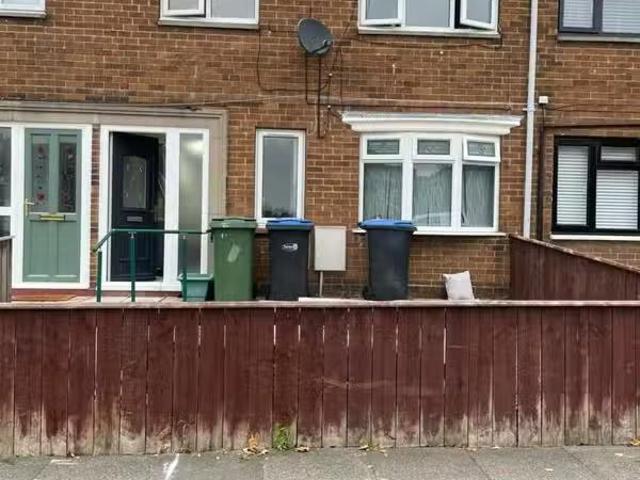 3 bedroom terraced house for rent in Stephenson Way, Newton Ay.