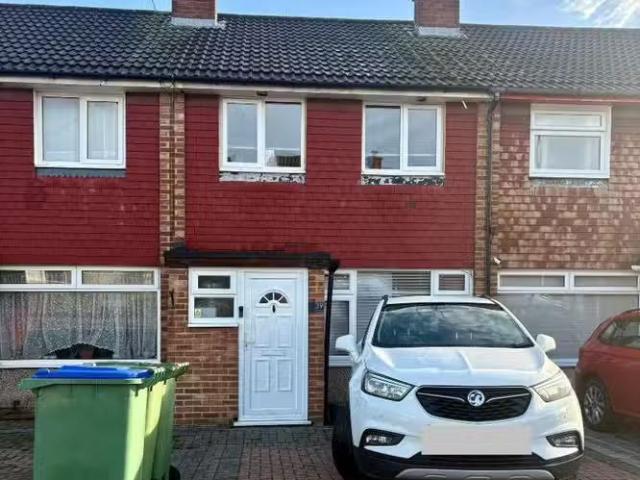 3 bedroom terraced house for rent in Stour Road, Crayford, Ken.