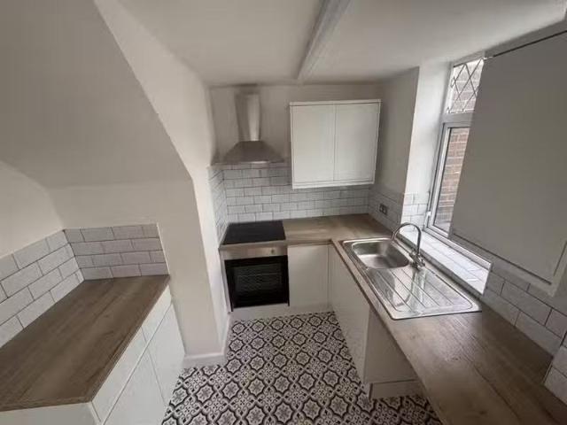 3 bedroom terraced house for rent in Sutherland Avenue, Mount.