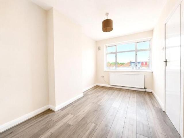 3 bedroom terraced house for rent in Sutherland Avenue, Welling, Kent, DA16