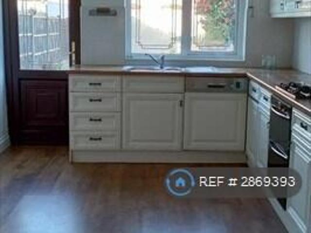 3 bedroom terraced house for rent in Suffolk Road, Barking, IG11