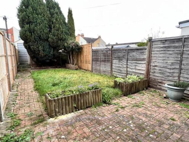 3 bedroom terraced house for rent in Summers Street, Rodbourne, Swindon, SN2
