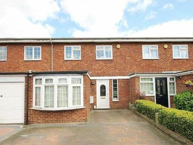 3 Bedroom Terraced House For Rent In Sunbury on thames, Surrey