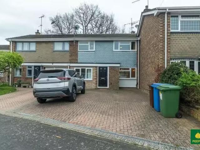 3 bedroom terraced house for rent in Swale Road, Farnborough.