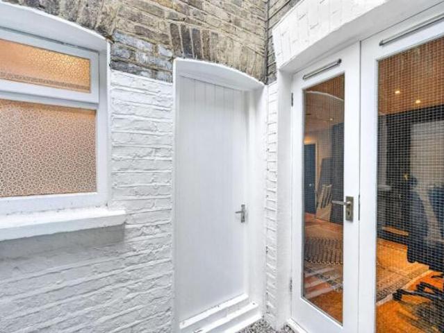 3 bedroom terraced house for rent in Sydner Road, Stoke Newington, N16