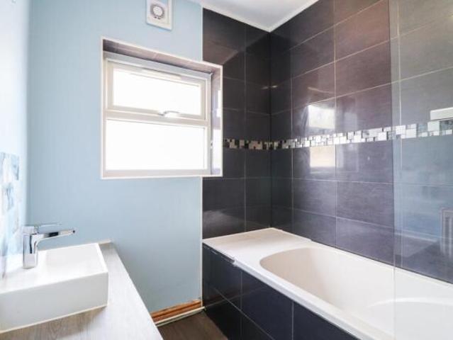3 bedroom terraced house for rent in Symington Street, Northampton, NN5