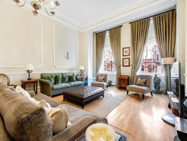 3 bedroom terraced house for rent in Pont Street, Knightsbridge, SW1X