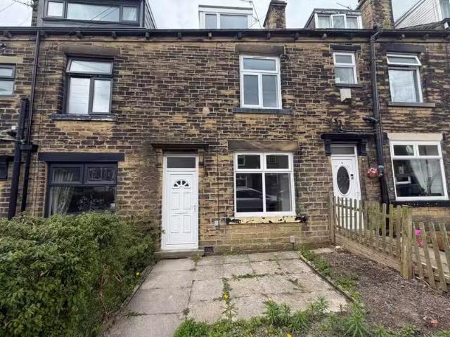 3 bedroom terraced house for rent in Poplar Avenue, BRADFORD.