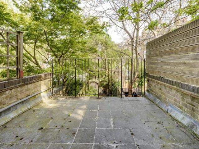 3 bedroom terraced house for rent in Poplar Grove, London, W6