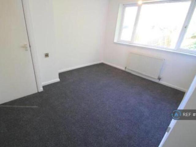 3 bedroom terraced house for rent in Porlock Drive, Luton, LU2