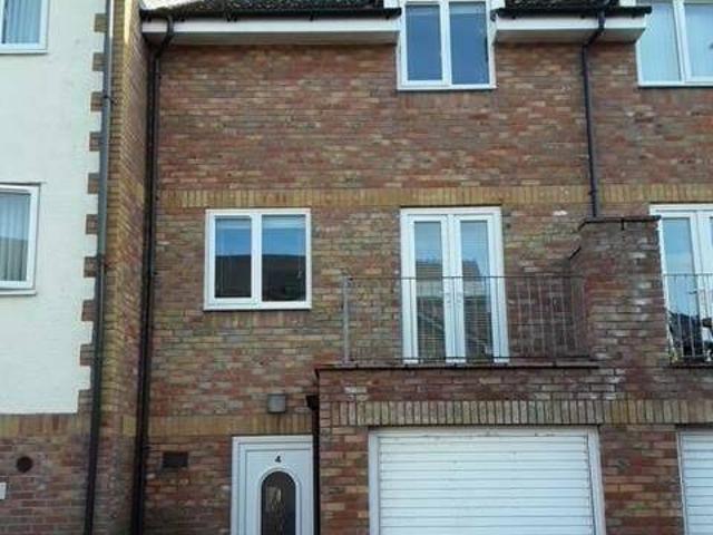 3 bedroom terraced house for rent in Pavilion Court Rhyl LL18